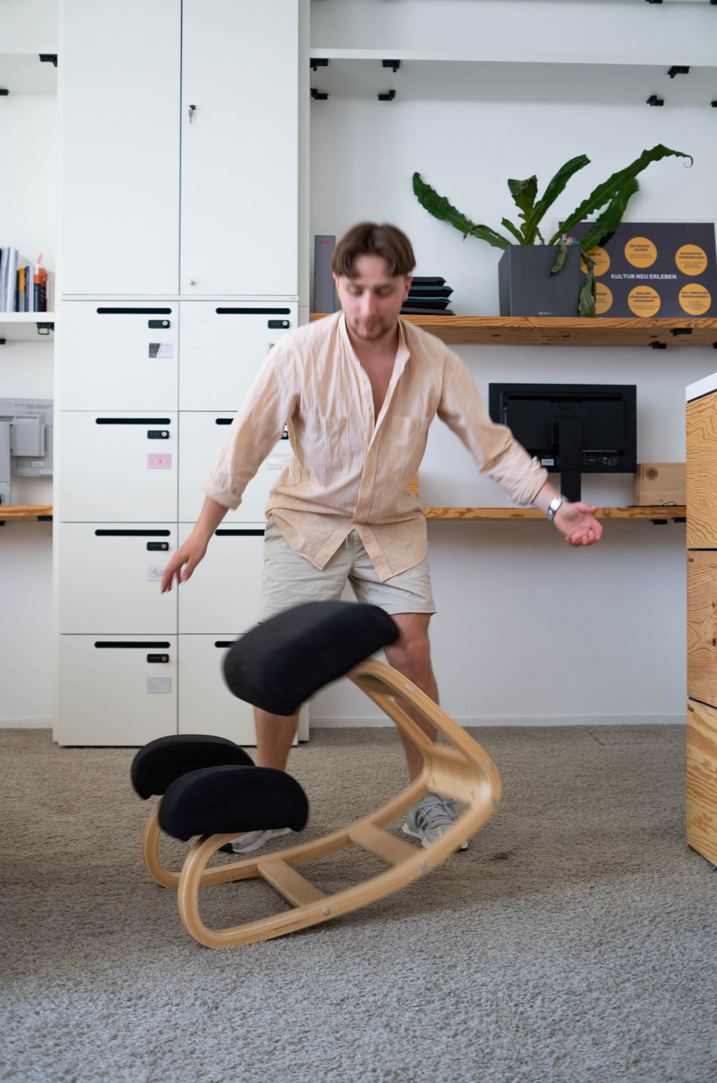 Active Sitting, Benefits And How Rocking Kneeling Chairs Help – VILNO